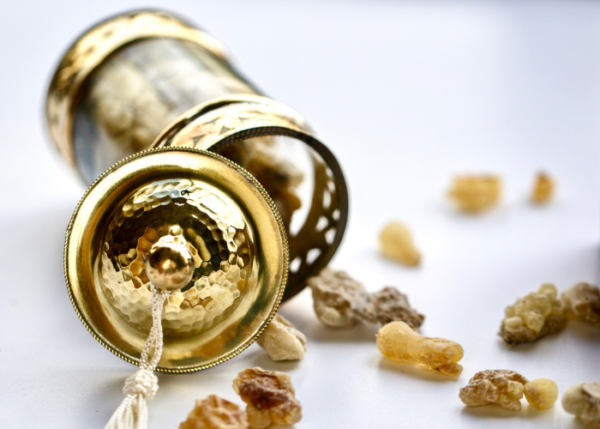 Frankincense: 5000 Years Of Scent And Spirituality - Pink Jinn
